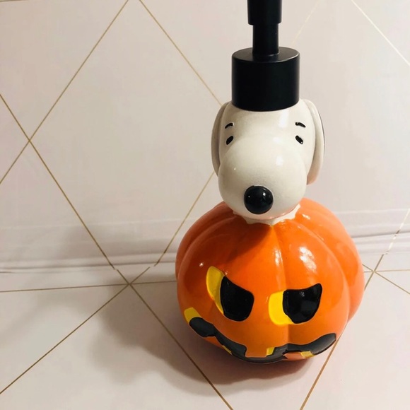 Peanuts | Holiday | Peanuts Snoopy Lotion Pump | Poshmark